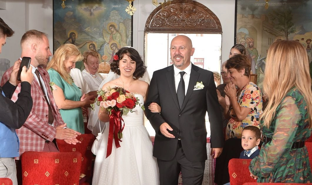Irina Linca s-a căsătorit cu Andrei! Jurnalistul Adrian Linca, socru ... Irina Linca s-a căsătorit cu Andrei! Jurnalistul Adrian Linca, socru ...