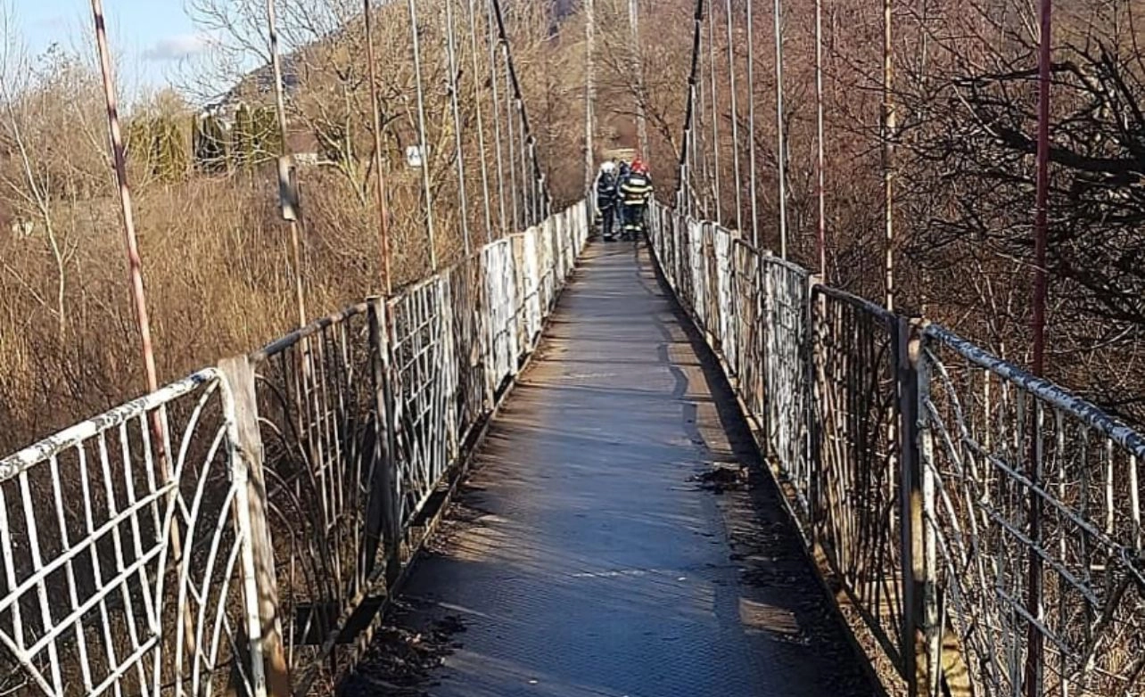 Un bărbat s-a spânzurat în Bistrița (FOTO)