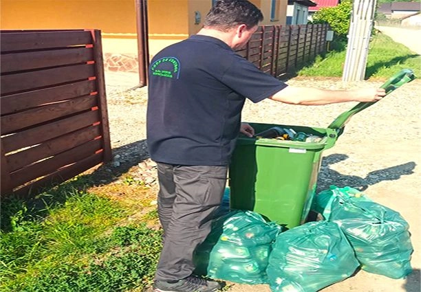 MIERCURI 10 IULIE 2024 se colectează pubela sau sacul verde, pentru ...